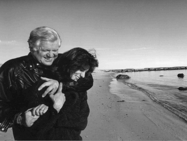 True Compass: A Memoir: Kennedy, Edward M.: 9780333096147: Amazon.com ...