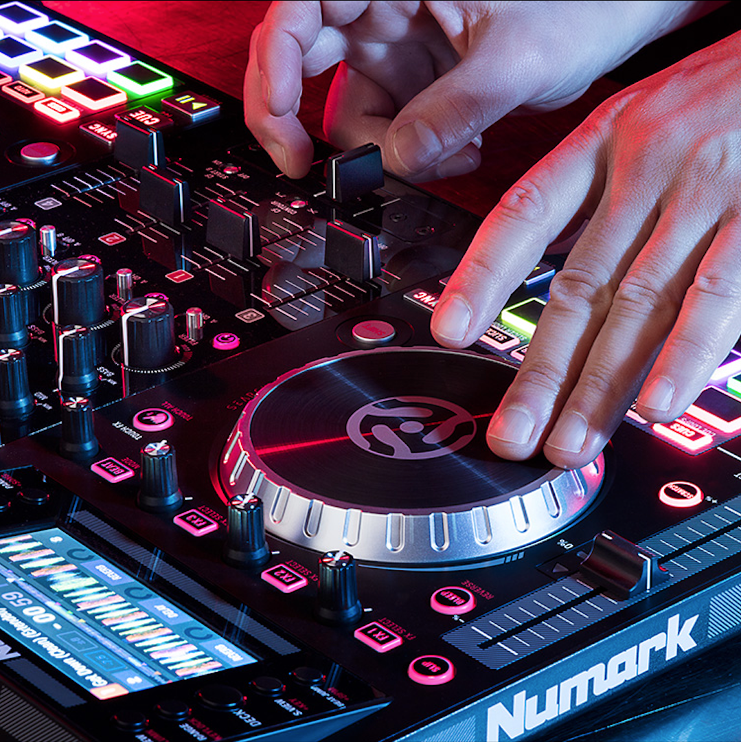 Numark NV II Intelligent Dual-Display Controller with Serato DJ NV2 ...