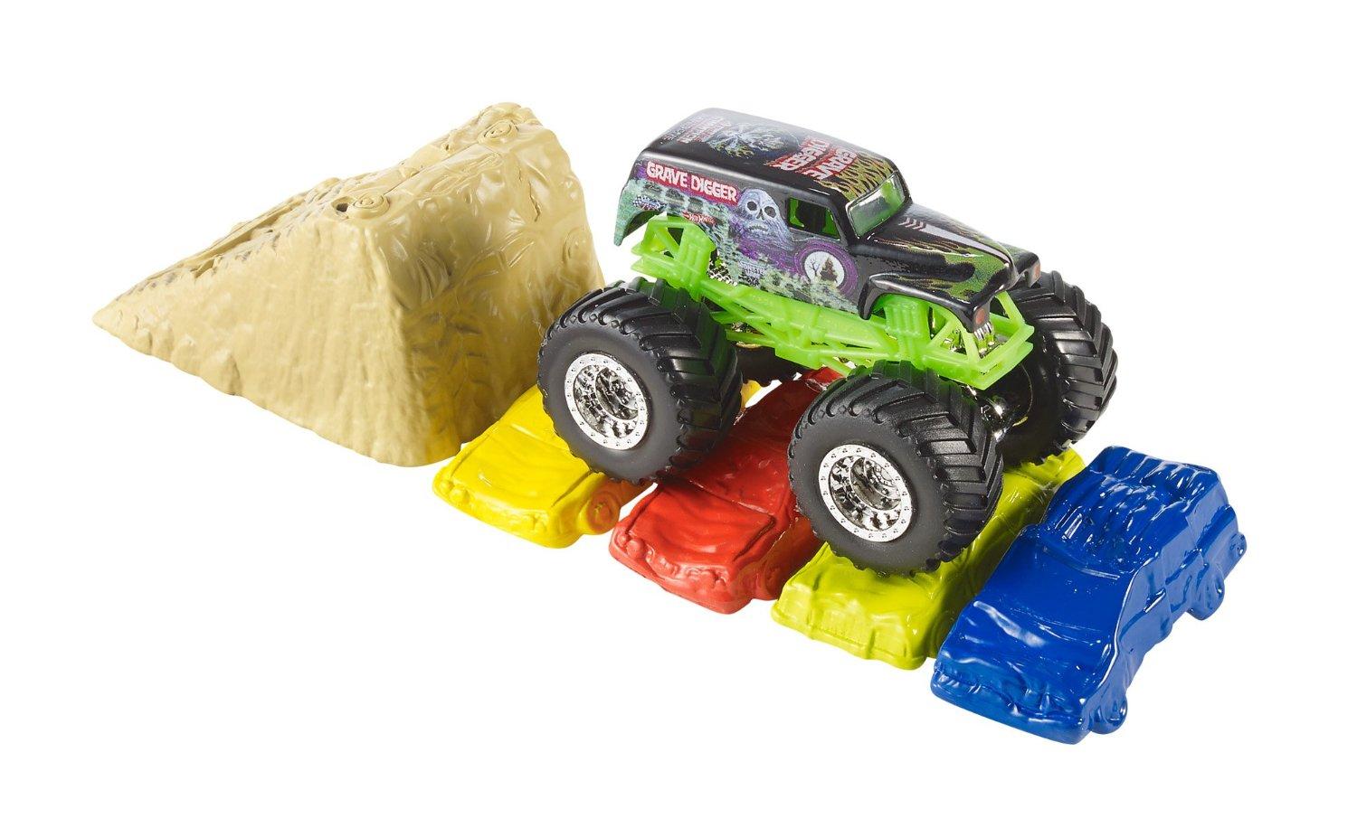 Amazon.com: Hot Wheels Monster Jam Crash and Carry Arena Play Set: Toys ...