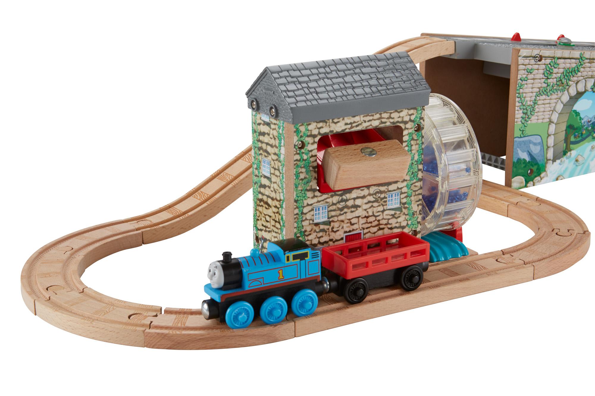 Amazon.com: Fisher-Price Thomas & Friends Wooden Railway Musical Melody ...
