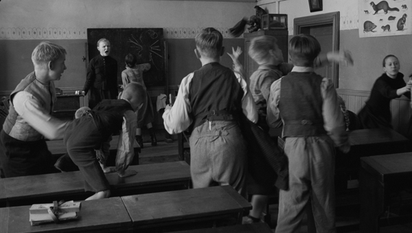 Amazon.com: The White Ribbon : Christian Friedel, Leonie Benesch ...