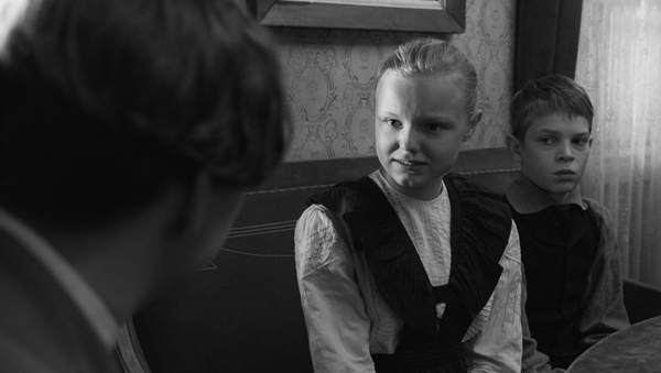 Amazon.com: The White Ribbon : Christian Friedel, Leonie Benesch ...