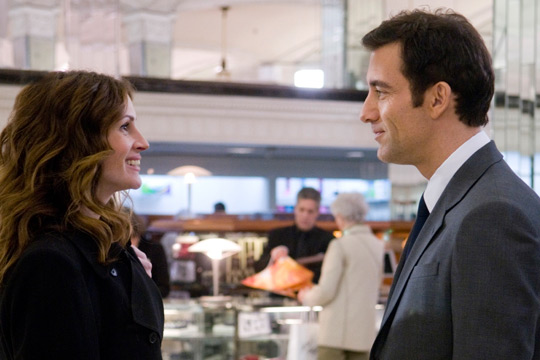 Amazon.com: Duplicity [Blu-ray] : Julia Roberts, Clive Owen, Tom Wilkinson, Paul Giamatti, Tony ...