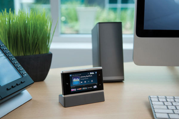 Amazon.com: SiriusXM SXi1 Lynx Wi-Fi Enabled Portable Radio Kit ...