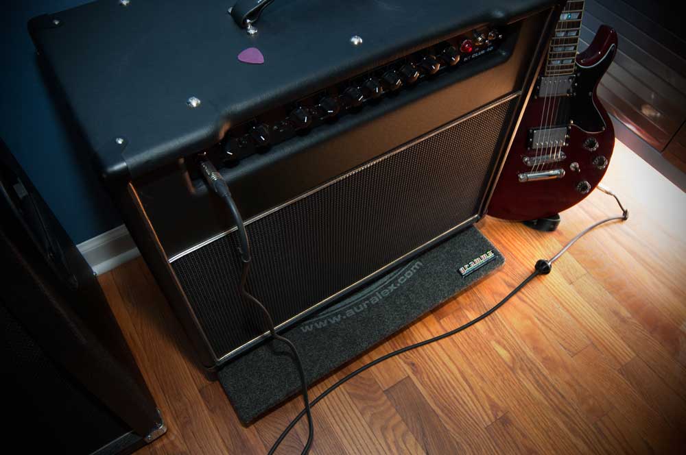 Amazon.com: Auralex GRAMMA Guitar Amplifier Acoustic Isolation Platform ...