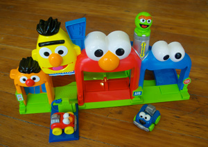 Amazon.com: Fisher-Price Sesame Street Giggle 'N Go Garage: Toys & Games