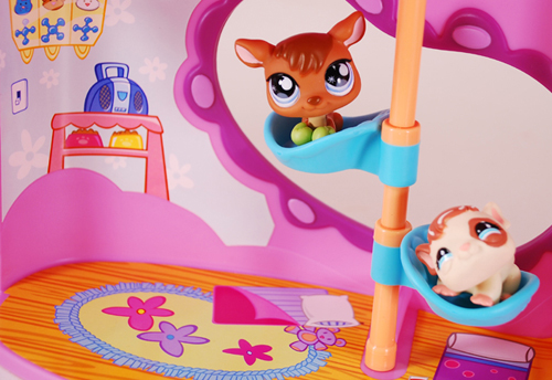 Amazon.com: LITTLEST PET SHOP Tail Waggin Fitness Club Assortment : Pet ...