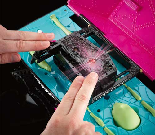 Amazon.com: Monster High Create-A-Monster Design Lab : Juguetes y Juegos