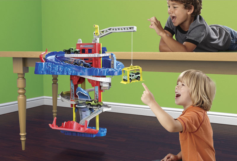 Amazon.com: Matchbox Cliff Hanger Shark Escape Playset : Toys & Games