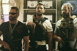 13 Hours - The Secret Soldiers of Benghazi [Blu-ray]: Amazon.de: Krasinski, John, Schreiber ...