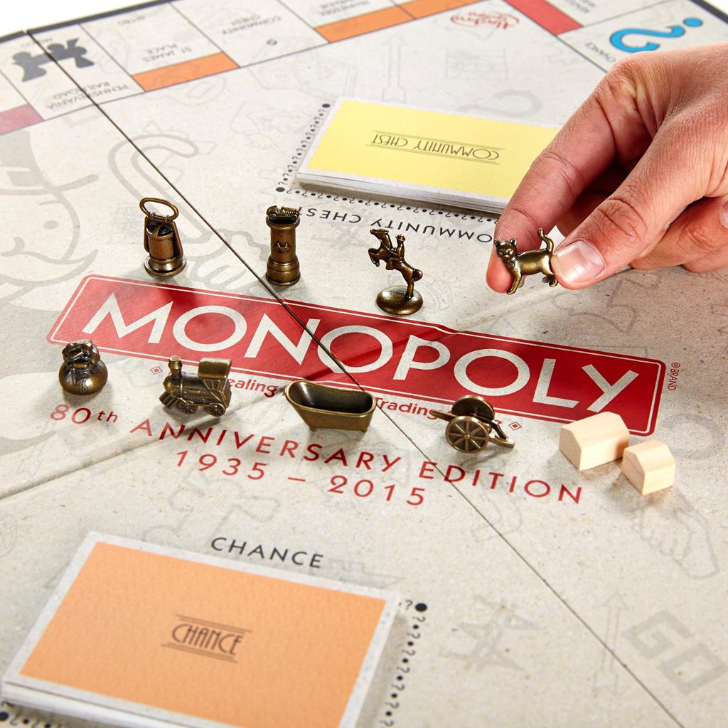 Hasbro Spiele B0622100 - Monopoly 80 Jahre, Familienspiel: Amazon.de ...