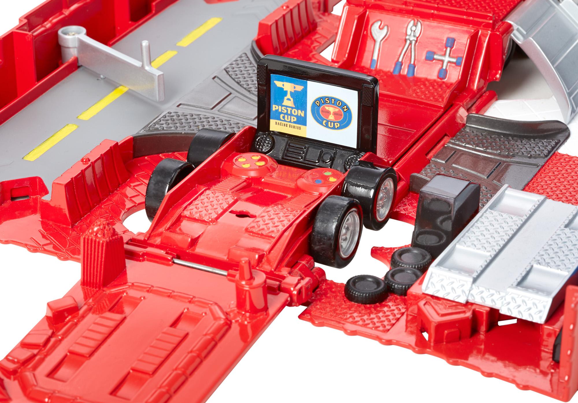 Mattel Disney Cars CDN64 - Mack Transporter Spielset: Amazon.de: Spielzeug