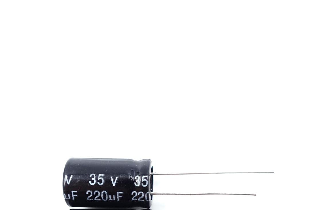 Mua 220uF 35V Capacitor,20 PCS 10x17MM NP 220MFD Capacitors 220uF 35V± ...