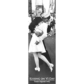 Amazon.com: Kissing the War Goodbye - NEW Vintage WW2 Poster: Posters ...