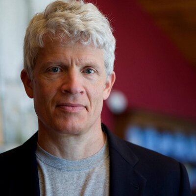 The End of Oil: On the Edge of a Perilous New World: Roberts, Paul ...