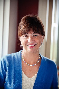 Amazon.com: Emily Post's Wedding Planner for Moms: How to Help Your ...