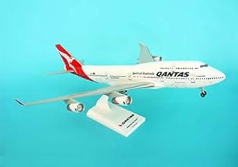 Amazon.com: Daron Skymarks Qantas 747-400 with Gear New Livery Model ...