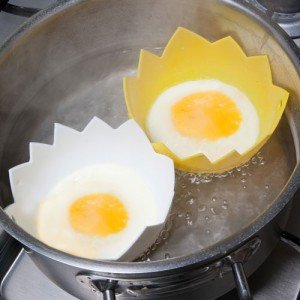 Set Of 4 Silicone Egg Poach Pouches: Amazon.co.uk: Kitchen & Home