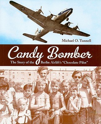 Michael O. Tunnell'sCandy Bomber: The Story of the Berlin Airlift's "Chocolate Pilot" (Junior ...