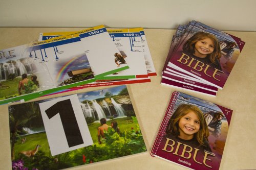 Bible Grade 1 Classroom Text By Purposeful Design: 9781583312544 ...