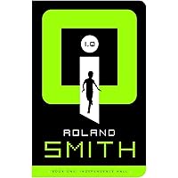 I,Q (I,Q The Series): Smith, Roland: 9781585363254: Amazon.com: Books