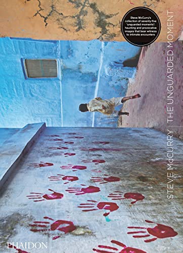 Amazon.com: Steve McCurry: The Unguarded Moment: 9780714877358: McCurry ...