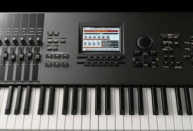 Amazon.com: Yamaha Motif XF7 Music Production Synthesizer : Musical ...