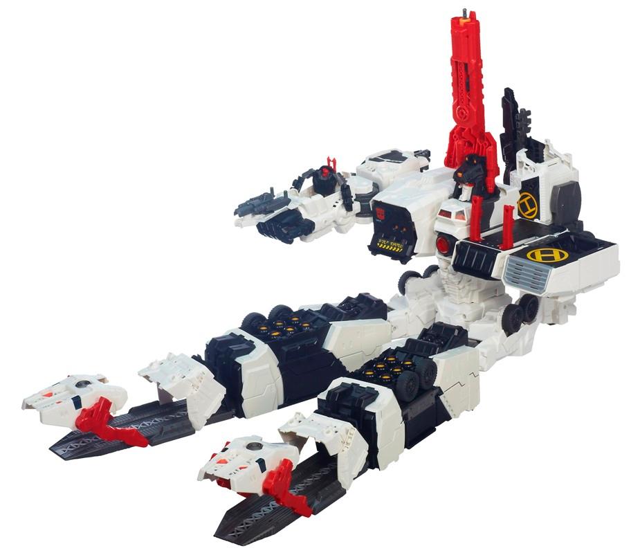 Transformers Generations Titan Class Metroplex with Autobot Scamper ...