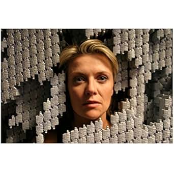 Stargate SG-1 Amanda Tapping as Samantha Carter Surrounded by ...