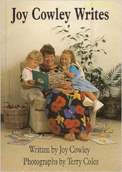 Joy Cowley writes (Sunshine books): Joy Cowley: 9781559114325: Amazon ...