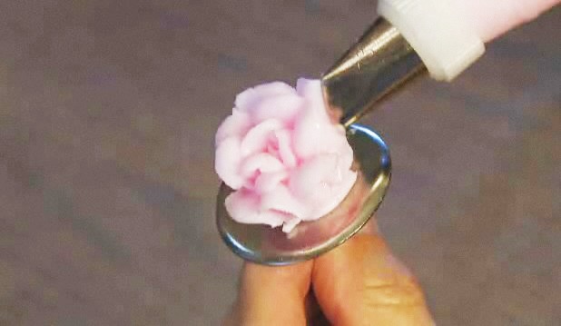 Watch How to Make Icing Rosebuds on Amazon Live