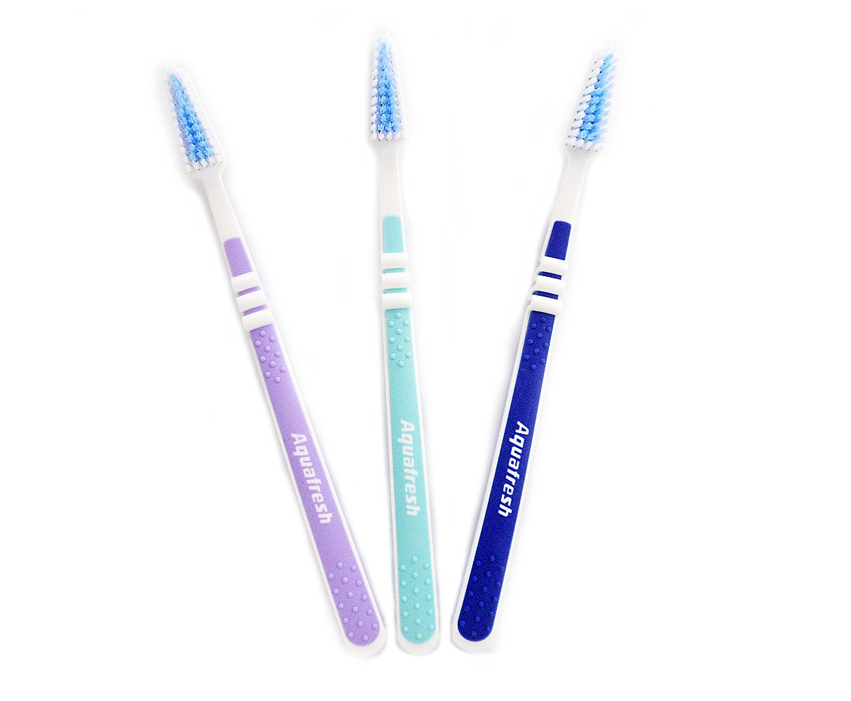 Amazon.com : Aquafresh Toothbrush 3 Pack GSK015556 : Beauty
