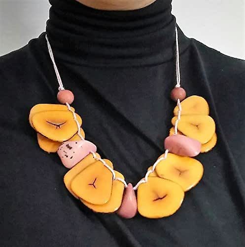 tagua La tagua, también conocida como nuez de marfil o marfil vegetal ...