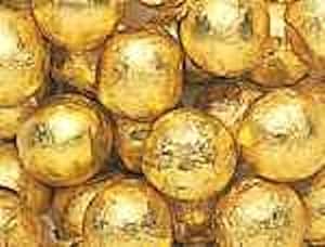 Amazon.com : Gold Foiled Milk Chocolate Balls 1LB Bag : Candy And ...