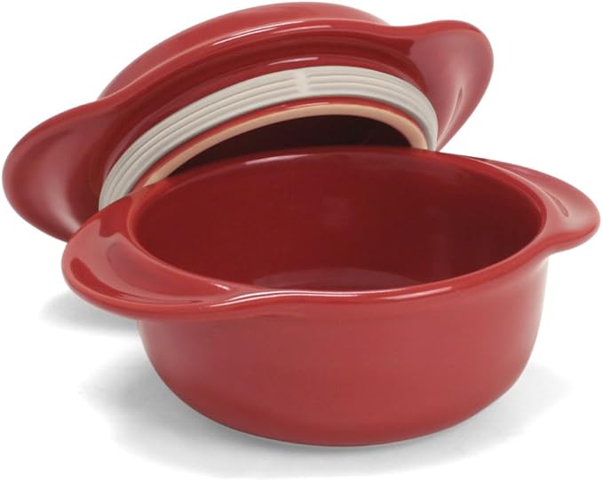 Amazon.com: Chantal Make and Take 3 Cup Round Casserole With Lid, Apple ...