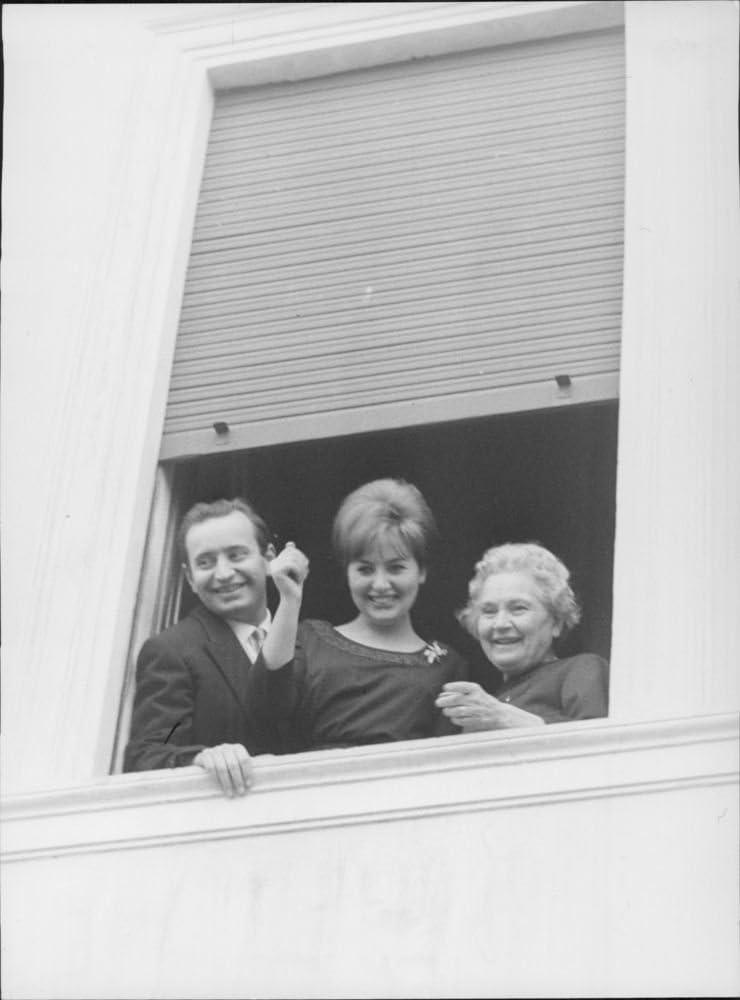 Vintage foto di romano Mussolini con la moglie, Anna Maria villani ...