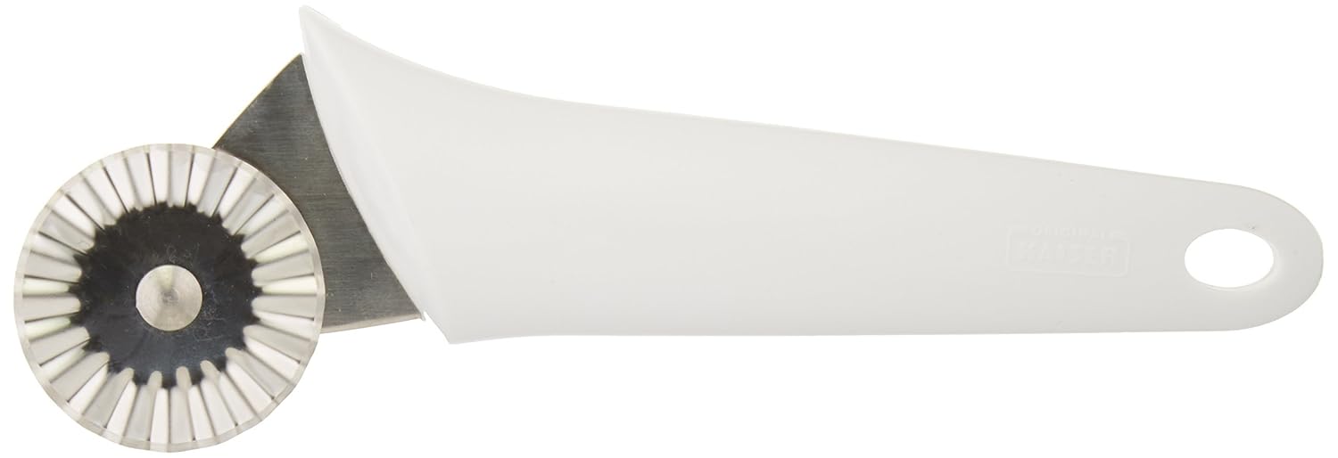 KAISER Pâtisserie pastry cutter, 17.5cm. Enables fast, accurate cutting ...