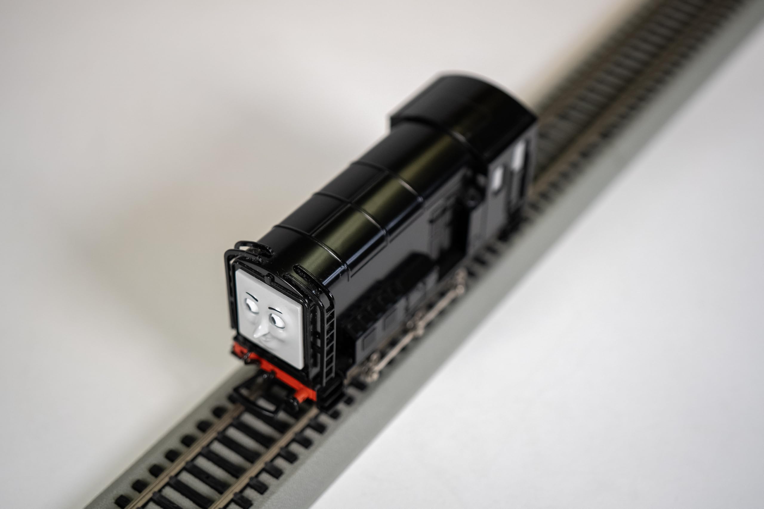 Mua Trains Thomas And Friends - Diesel Locomotive With Moving Eyes ...