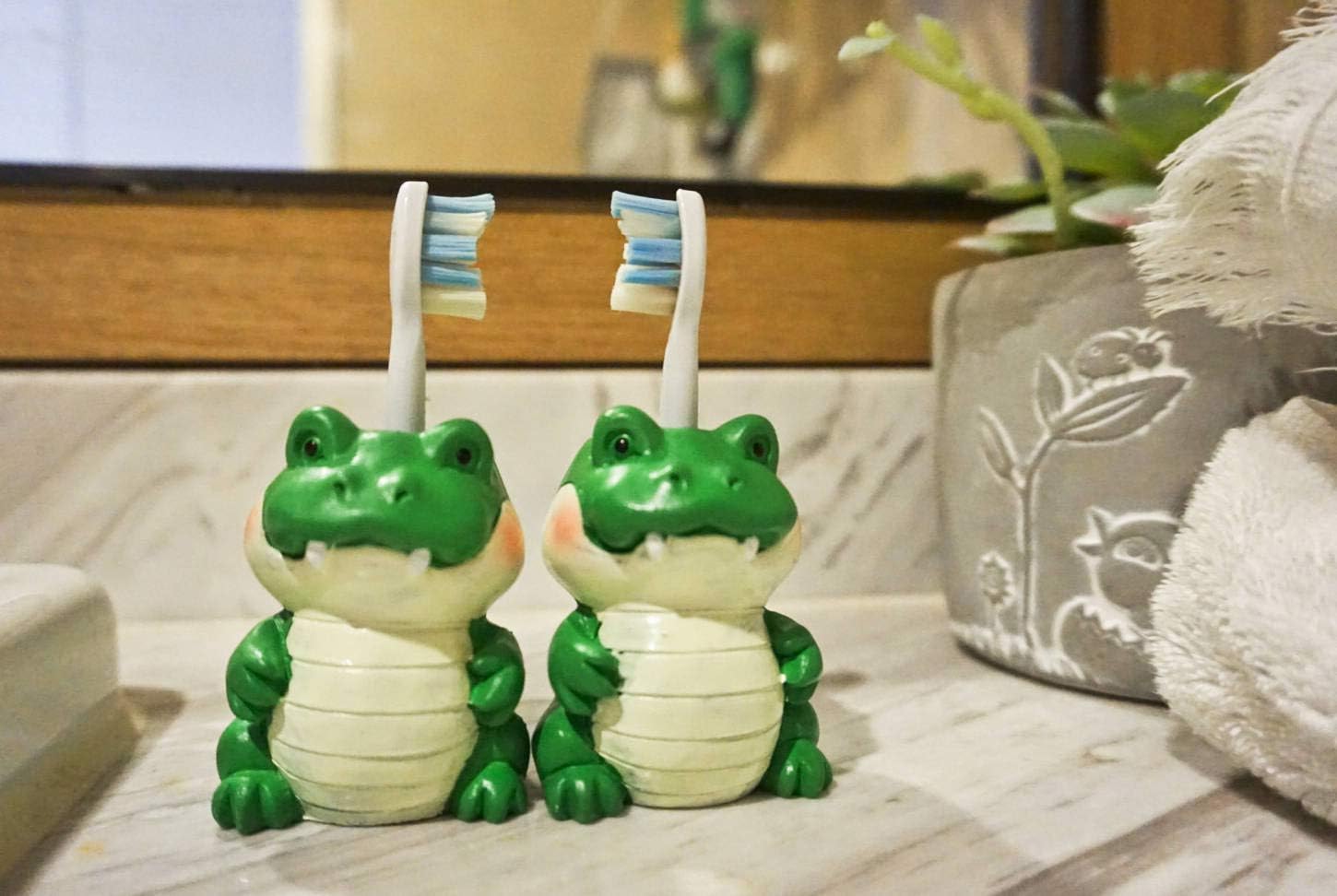 Amazon.com: Designhoarder Plastic Green Alligator Kids Couple ...