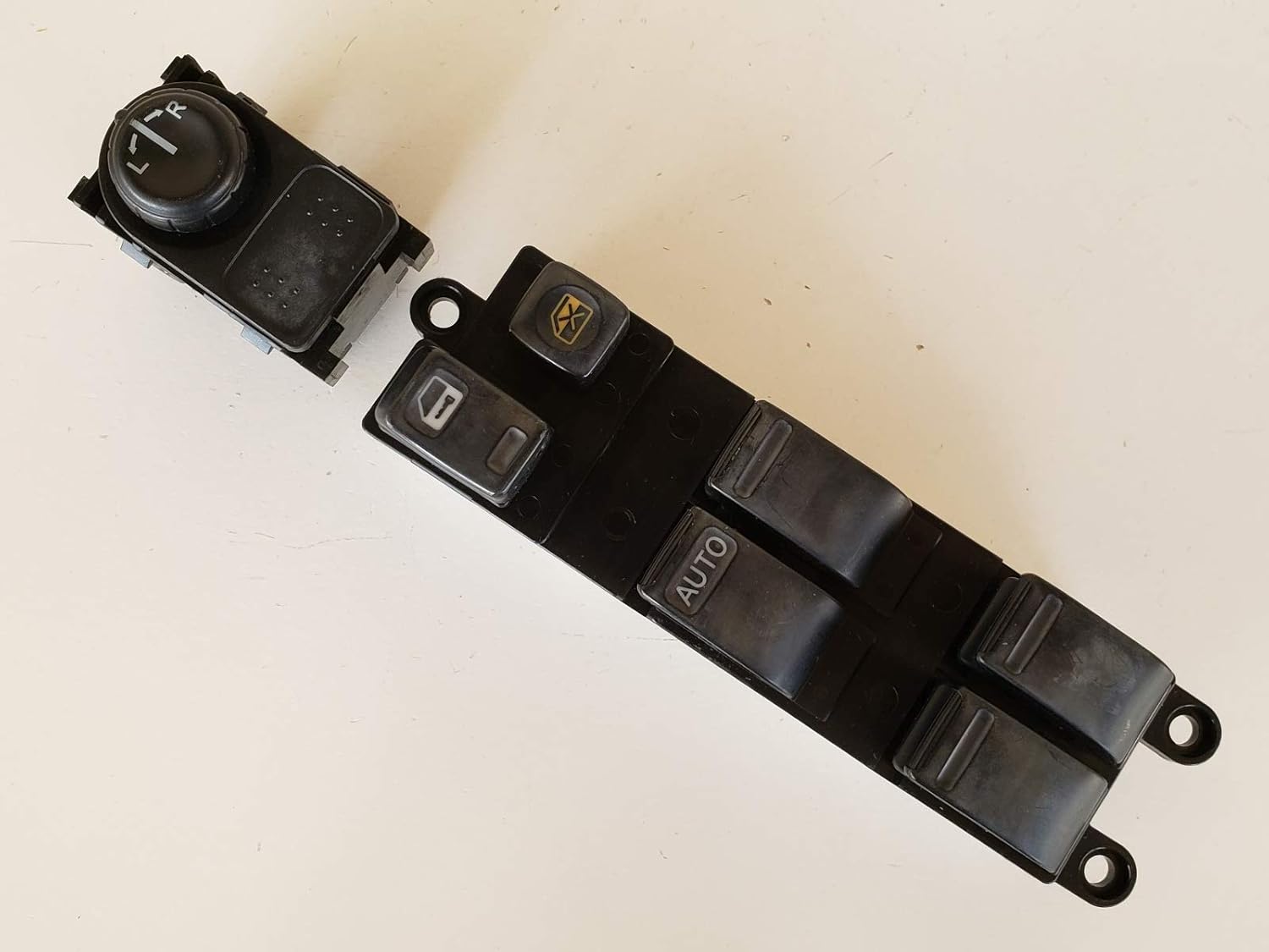 Amazon.com: Nissan 25401-8J005, Door Window Switch: Automotive