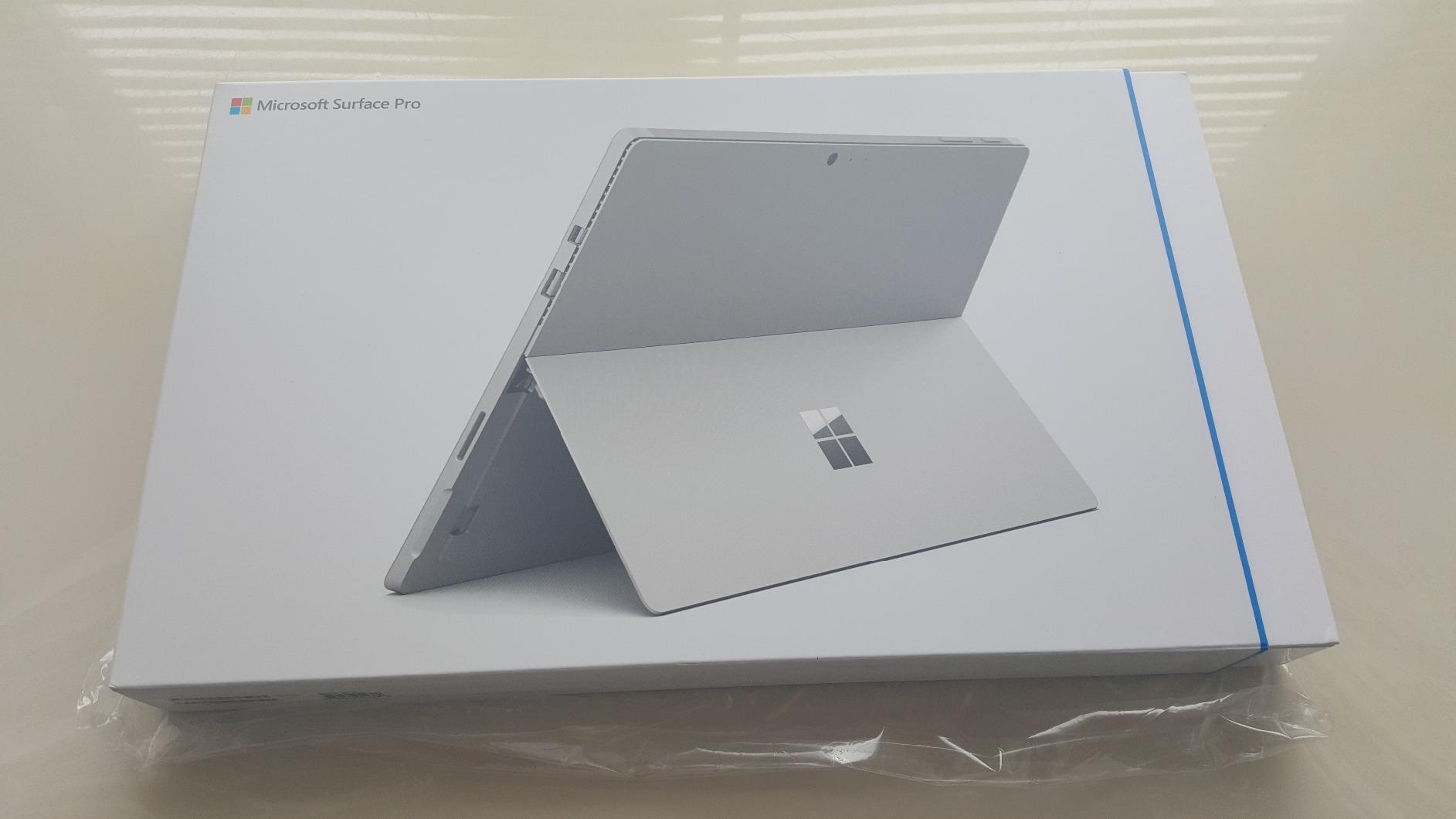 Microsoft Surface Pro 4 (256 GB, 8 GB RAM, Intel Core i5)