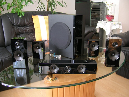 Samsung HT-E5500 5.1 3D-Blu-ray-Heimkinosystem (1000 Watt, WLAN ...