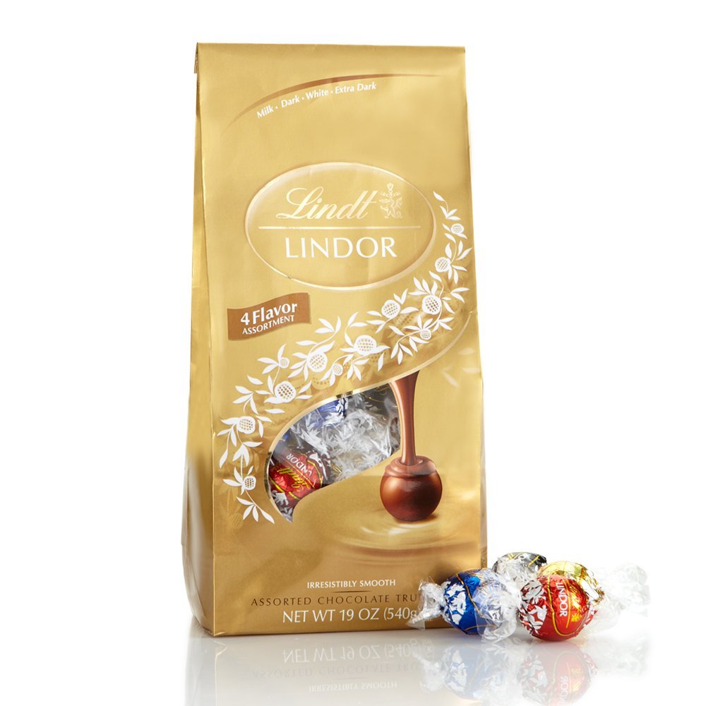 Mua Lindt LINDOR 4 Flavors Assorted Truffles, 19 oz. Bag trên Amazon Mỹ ...