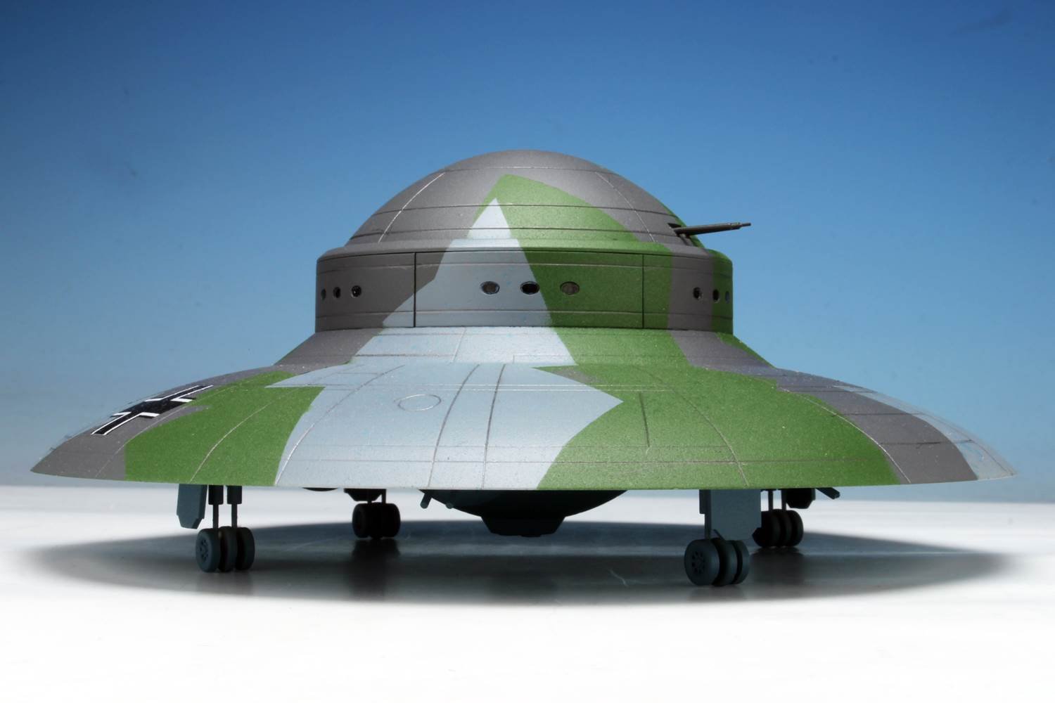 Model Kits Pegasus Hobbies Haunebu II Saucer 1/144th Scale Model Kit Toys