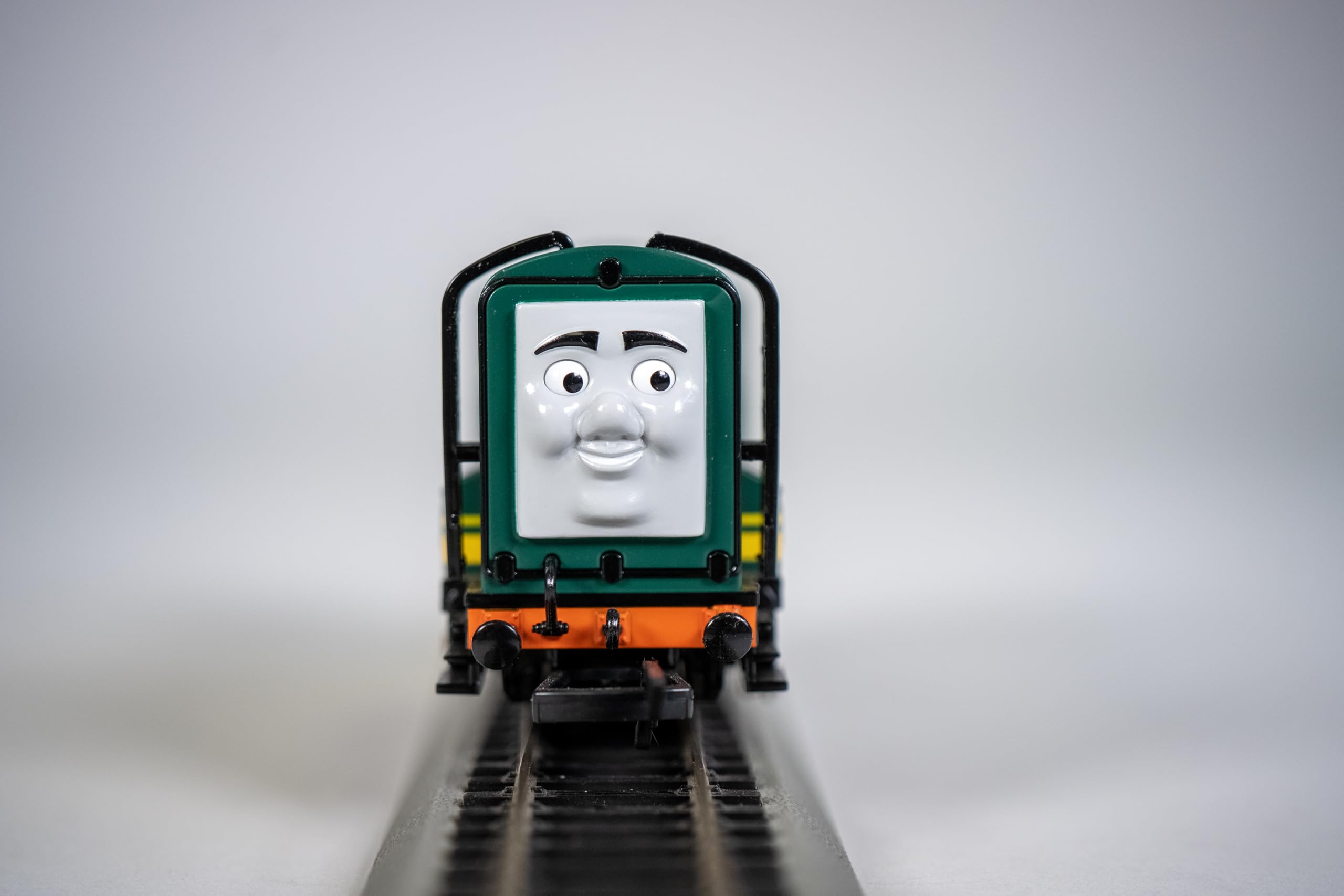 Mua Bachmann Thomas & Friends Paxton Engine with Moving Eyes - HO Scale ...
