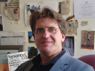 Life in a Tudor Palace (Sutton Life) eBook : Gidlow, Christopher ...