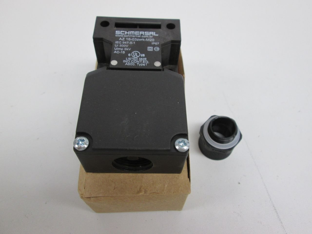 Amazon.com: Schmersal AZ16-03ZVRK-M20 Safety Switch 500V: Industrial ...