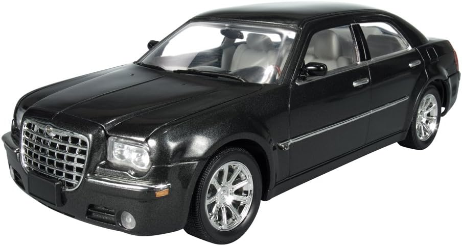 Amazon.com: Round 2 AMT 2005 Chrysler 300c: Toys & Games