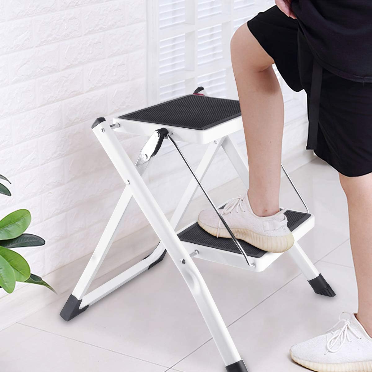 Red Folding Step Ladder Mini Steel Stepladders Anti-Slip Sturdy Steps ...