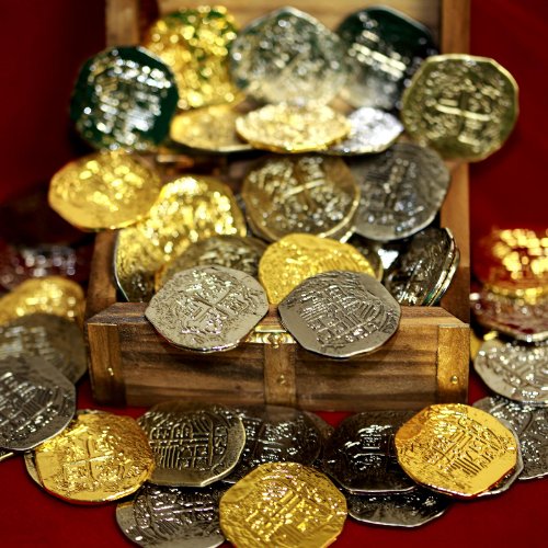 Beverly Oaks Large Metal Pirate Coins and Wood Treasure Chest - 40 Gold ...